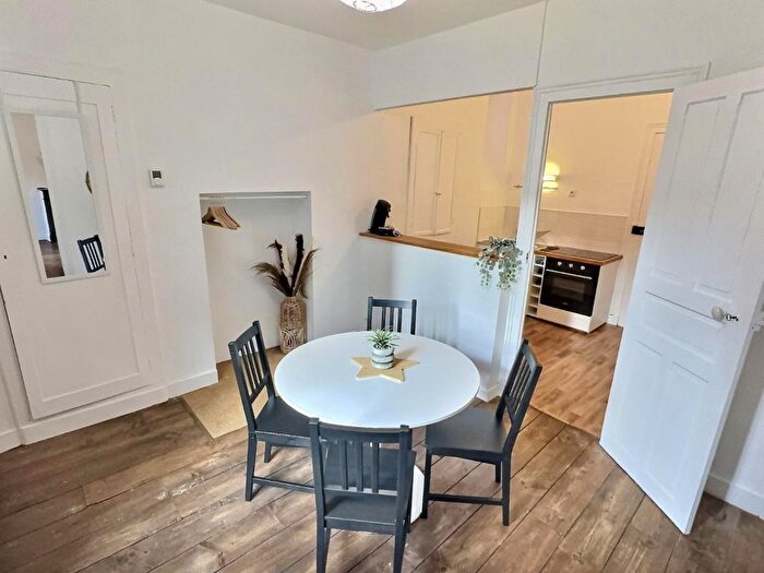 Appartement à vendre - Pau, Centre-ville - 2 pièces - 1 chambre