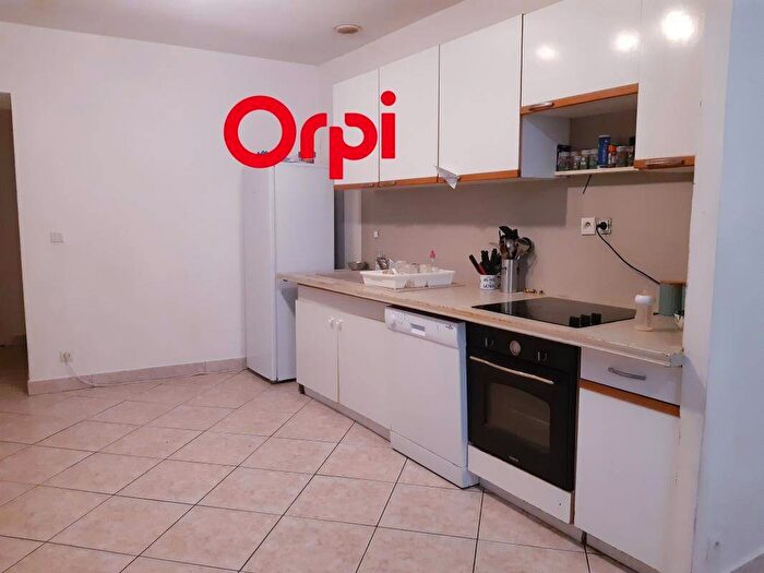 Appartement à louer - Viriville - 3 pièces - 2 chambres