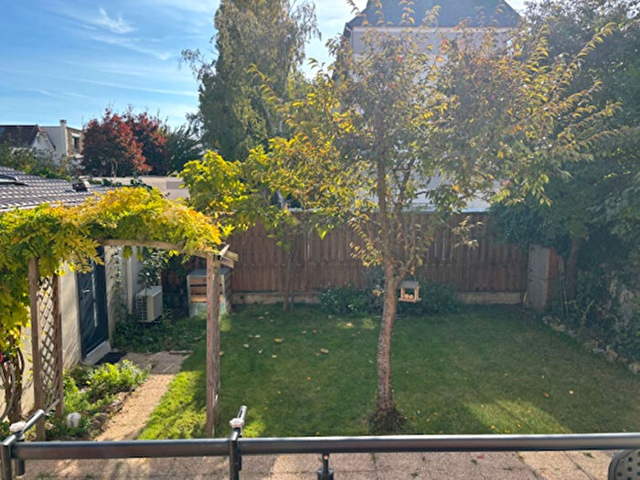 Maison à louer - Chatou, Ouest - 6 pièces - 5 chambres