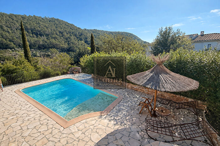 Maison à vendre - Solliès-Toucas - 6 pièces - 5 chambres