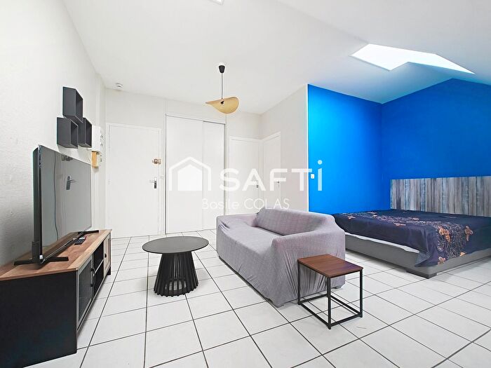 Appartement à louer - Reims, Neufchatel, Orgeval, Laon, Zola - 1 pièce