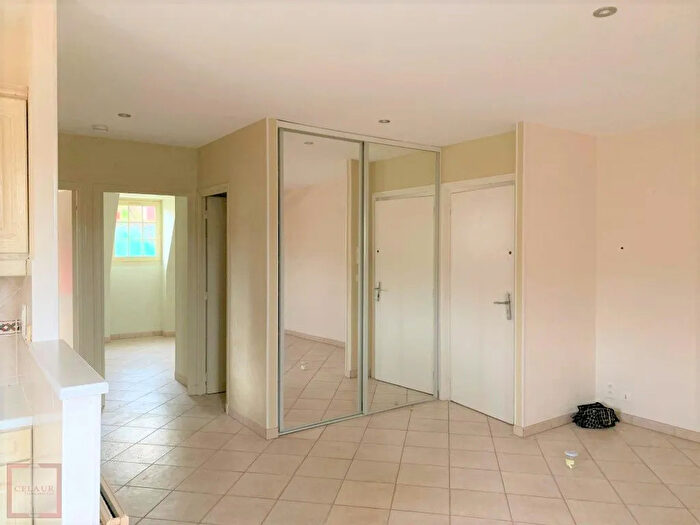 Appartement à louer - Beaulieu-sur-Dordogne - 3 pièces - 2 chambres