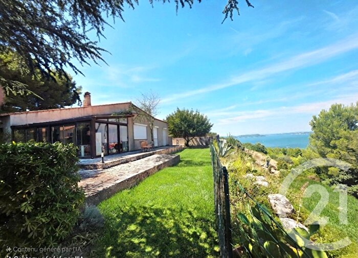 Maison 5 pièces à Saint-Mitre-les-Remparts, à vendre
