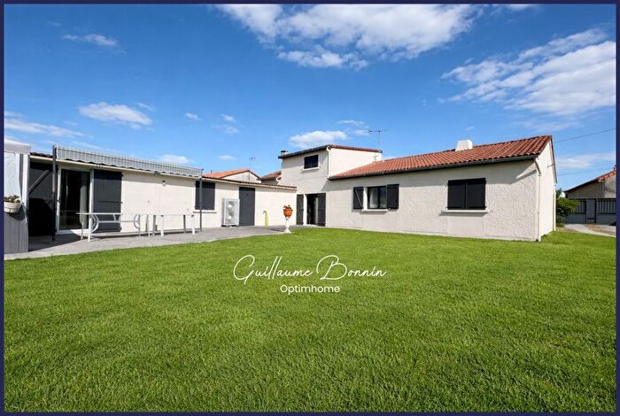 Maison à vendre - Marigny-Brizay - 6 pièces - 4 chambres