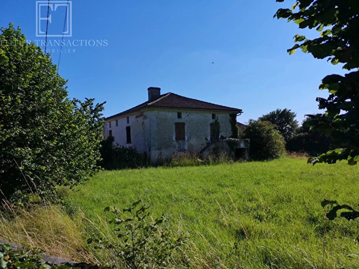 Maison à vendre - Sainte-Croix-de-Mareuil - 4 pièces - 3 chambres