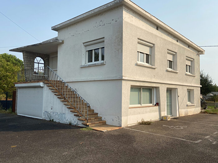 Maison à vendre - Moissac, Saint-Benoît - 4 pièces - 3 chambres