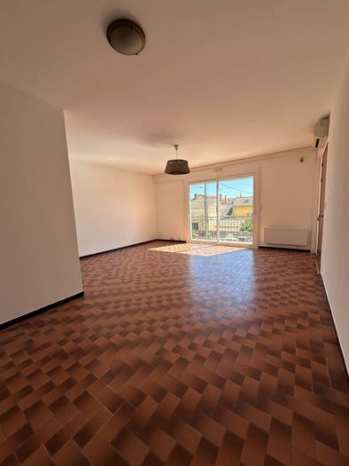 Appartement 4 pièces à Montplaisir Sud, Arles, à louer