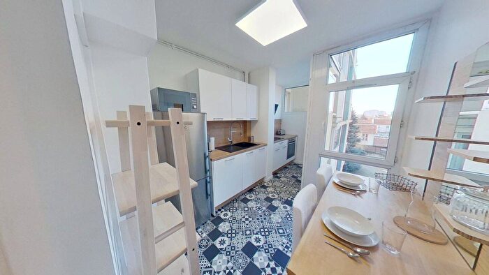 Appartement à louer - Laënnec, Lyon ème arrondissement - 5 pièces - 1 chambre