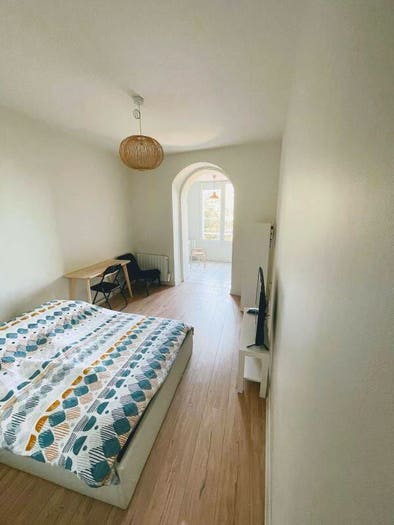 Champ de Mars-Bussatte-Victor Hugo, Angoulême : Appartement 1 pièce à louer