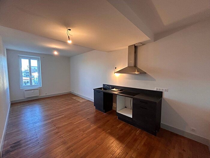 Appartement à louer - Centre-Saint Germain-Vareilles, Ambérieu-en-Bugey - 3 pièces - 2 chambres
