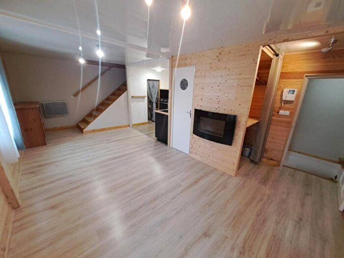 Est, Le Péage-de-Roussillon : Maison 3 pièces à louer