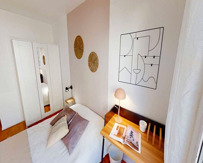 Appartement à louer - Hôtel de Ville, Courbevoie - 4 pièces - 6 chambres