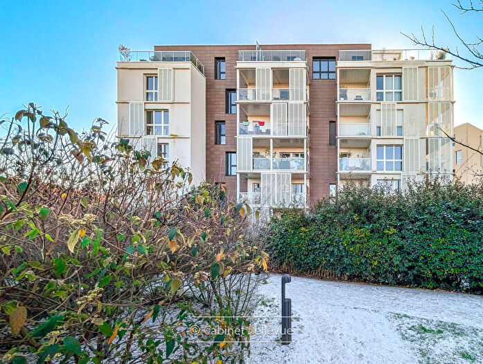 Appartement à vendre - Issy-les-Moulineaux, Les Epinettes, Le Fort, Les Hauts dIssy - 3 pièces - 2 chambres