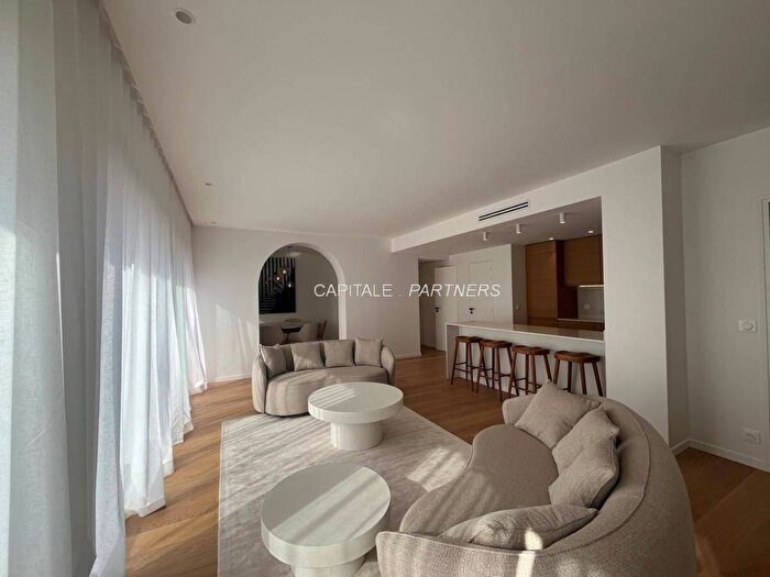 Appartement à louer - Saint James-Général Koenig, Neuilly-sur-Seine - 4 pièces - 2 chambres