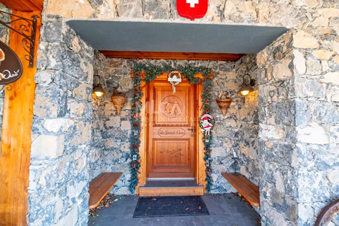 Maison à vendre - Saint-Étienne-de-Tinée - 7 pièces - 5 chambres