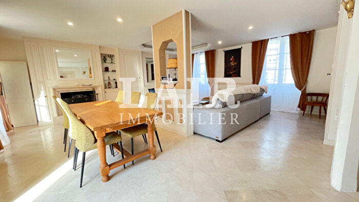 Maison à vendre - Fresnay-sur-Sarthe - 10 pièces - 4 chambres