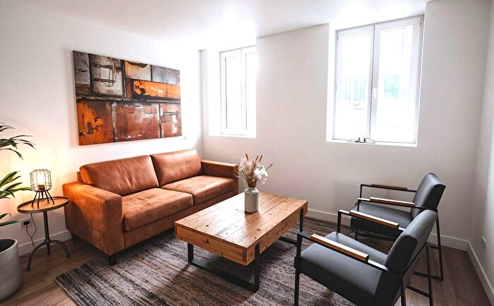 Appartement à vendre - Rueil-Malmaison, Coeur de Ville - 4 pièces - 3 chambres