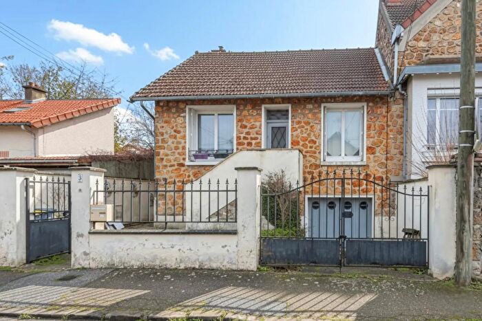 Maison à vendre - Trappes, Centre-ville, Jaurès, Gare - 5 pièces - 3 chambres