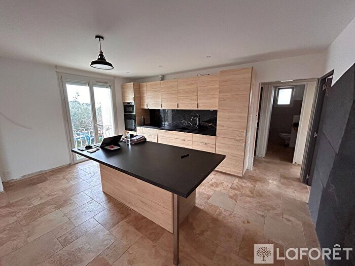 Appartement à louer - La Cadiere, Saint-Victoret - 4 pièces - 3 chambres