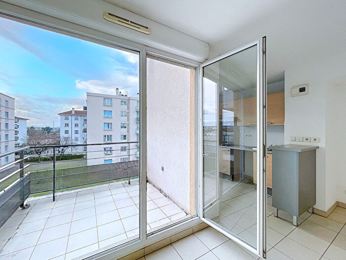 Appartement à vendre - Vénissieux, Joliot Curie - 3 pièces - 2 chambres