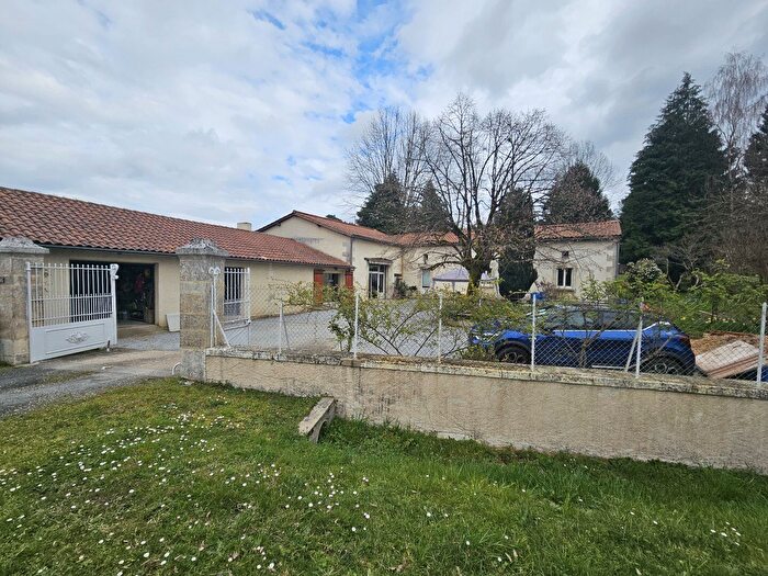 Maison 8 pièces à vendre à Chalagnac