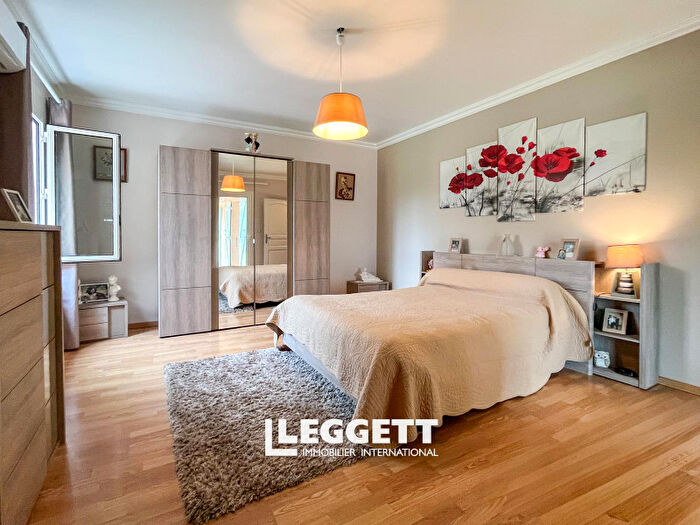 Maison à vendre - Saint-Pantaléon-de-Larche - 10 pièces - 5 chambres