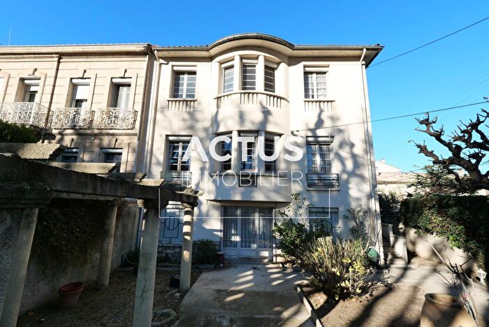 Maison à vendre - Salon-de-Provence, Morgan, Gare - 9 pièces - 6 chambres