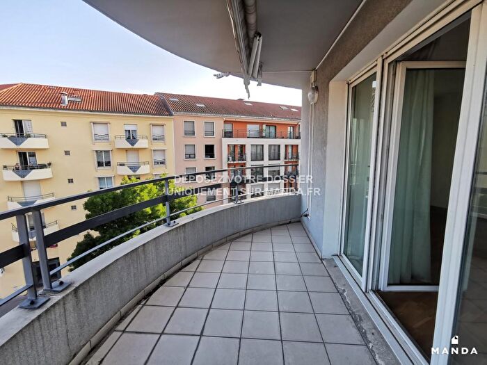 Bron, Le Rafour - Appartement 4 pièces à louer