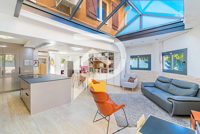 Maison à vendre - Marseille e , Saint-Tronc - 5 pièces - 4 chambres