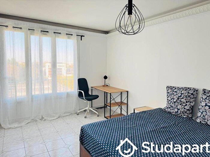 Appartement à louer - Bourgogne, Les Ulis - 1 pièce - 4 chambres