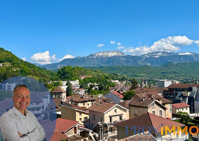 Appartement à vendre - Voiron, Centre-ville, Gare - 4 pièces - 2 chambres
