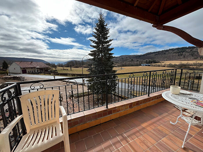 Maison à vendre - Thézillieu - 5 pièces - 3 chambres