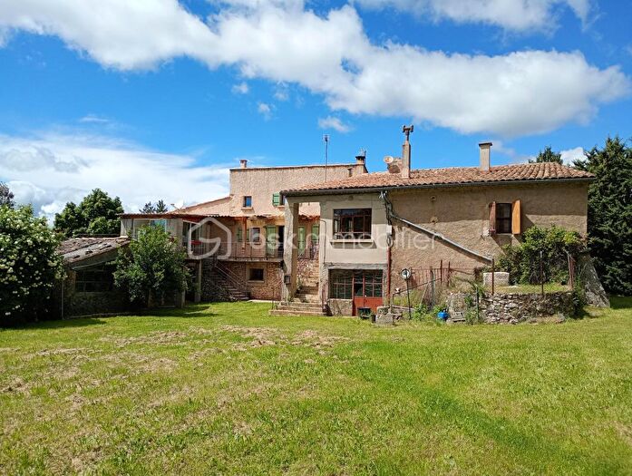 Maison 10 pièces à vendre à Saint-Trinit