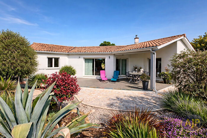 Maison à vendre - Saint-Laurent-Médoc - 6 pièces - 4 chambres