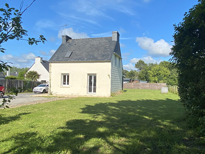 Maison à louer - Pleuven - 4 pièces - 2 chambres