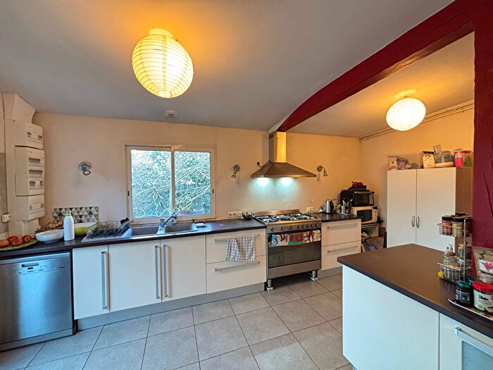 Maison à louer - Saint-Pierre-du-Mont - 6 pièces - 5 chambres