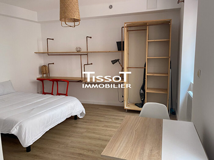 Appartement 1 pièce à Nîmes, Carmes, à louer