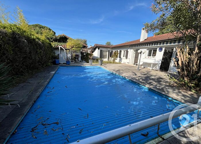 Maison à vendre - Saint-Pierre-du-Mont - 7 pièces - 5 chambres