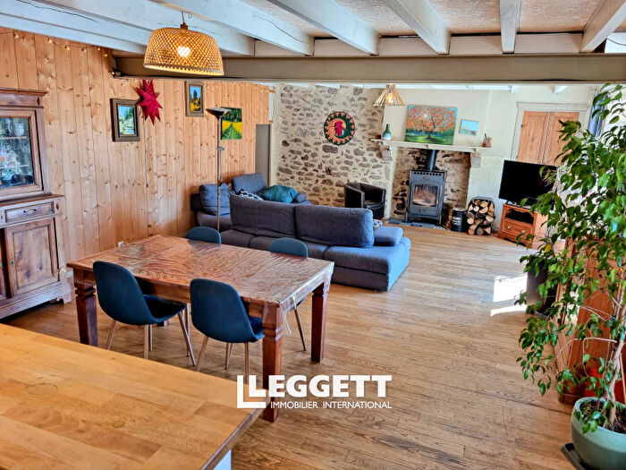 Montrol-Sénard : Maison 7 pièces à vendre