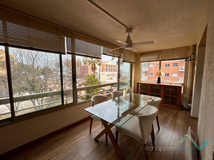 Appartement à louer - Hyères, Port - 2 pièces - 1 chambre