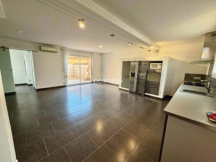 Maison à vendre - Miramas, La Gare - 5 pièces - 3 chambres