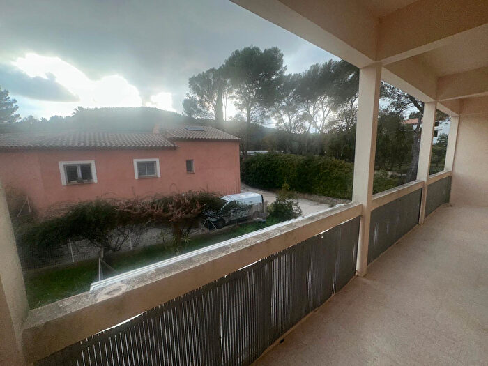 Appartement à louer - Hyères, Costebelle, Almanarre - 3 pièces - 2 chambres