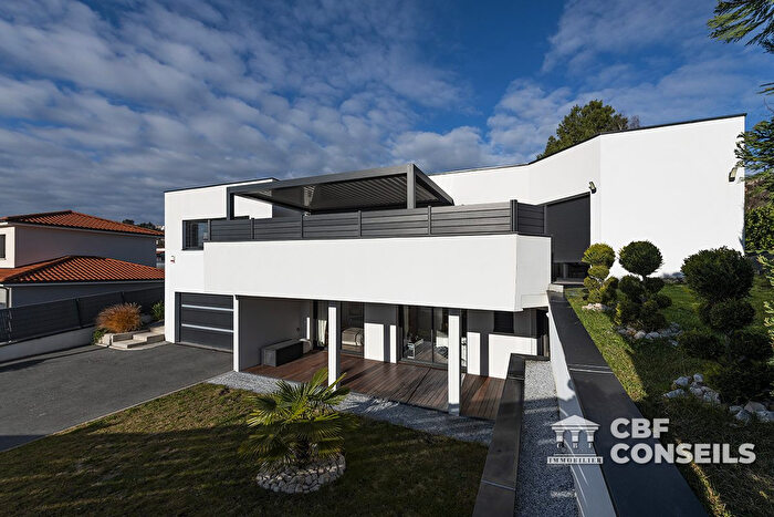 Maison à vendre - Veyre-Monton - 7 pièces - 5 chambres