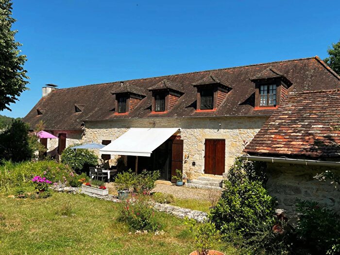 Maison 9 pièces à Coulaures, à vendre
