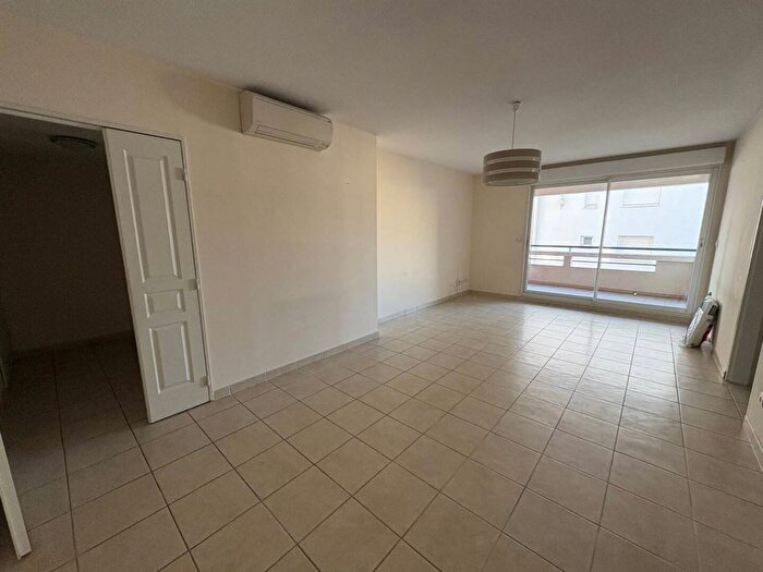 Appartement à louer - Esplanade, Nîmes - 3 pièces