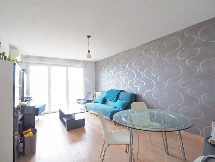 Appartement à vendre - Chanteloup-les-Vignes - 3 pièces - 2 chambres