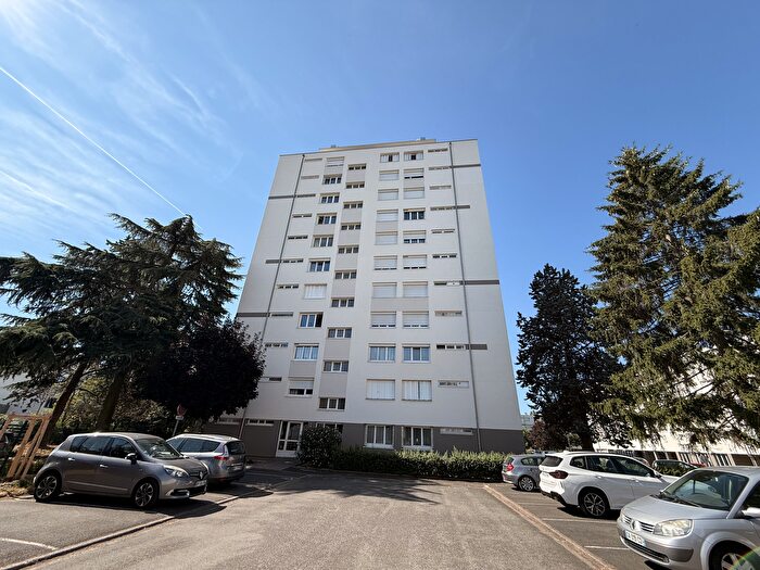 Orléans, La Croix Saint-Marceau, La Mouillère, Pré Pinson : Appartement 4 pièces à vendre