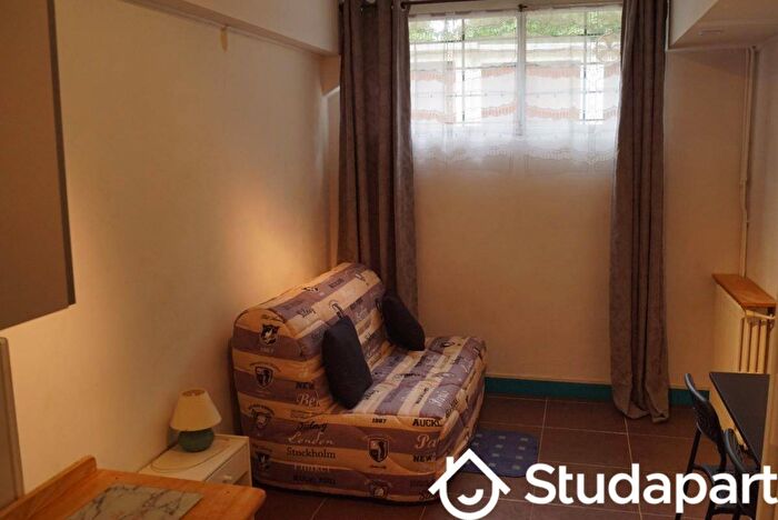 Appartement à louer - Place Louis XIV, Saint-Germain-en-Laye - 1 pièce