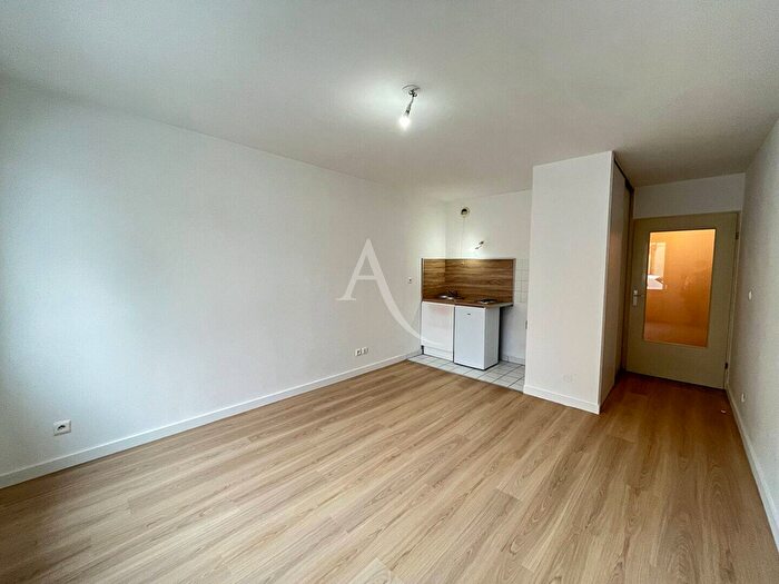 Appartement à louer - Bois dAmour-Porte de Paris-Courlancy, Reims - 1 pièce
