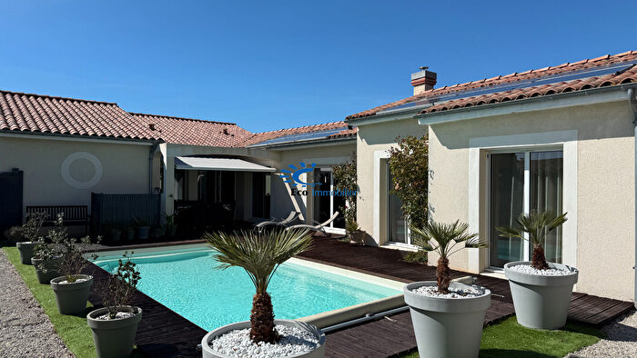 Maison 6 pièces à Saint-Rogatien, à vendre